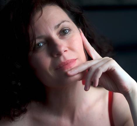 La escritora de Huelva Eva Rodríguez recoge en un libro su lucha contra ...